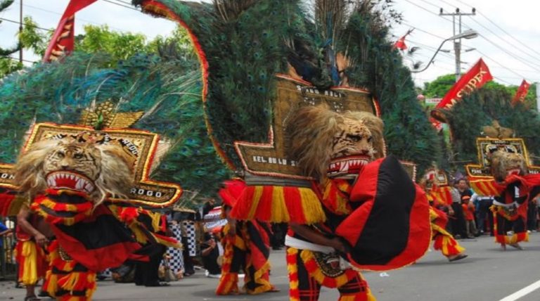 Tarian Daerah 34 Provinsi Lengkap dengan Gambar | dosenpintar.com